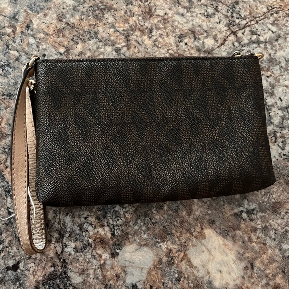 KORS Michael Kors | Bags | Michael Kors Wristlet | Poshmark
